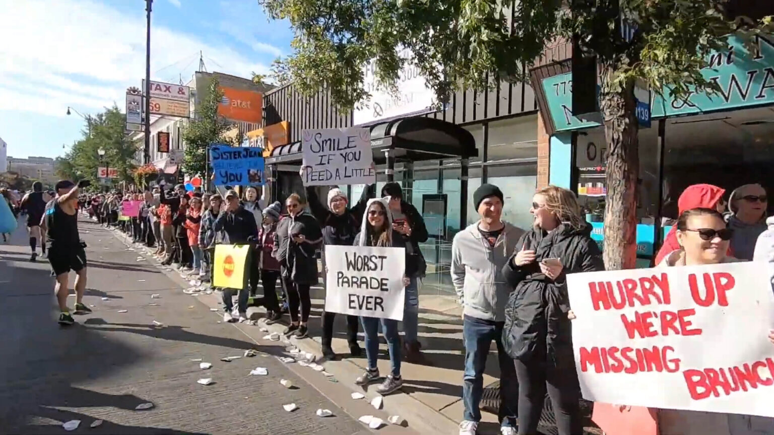 100 Hilarious Marathon Signs for Spectators to Keep Runners Motivated ...