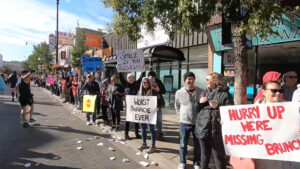 100 Hilarious Marathon Signs for Spectators to Keep Runners Motivated ...